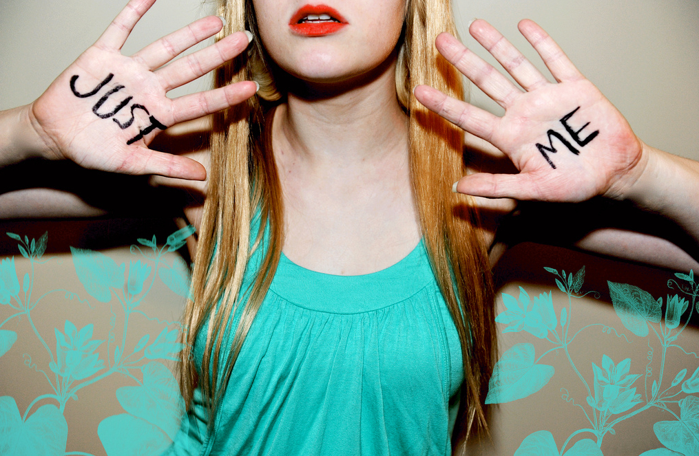 14 Signs Showing You Alienate Yourself Without Knowing It! - Onedio