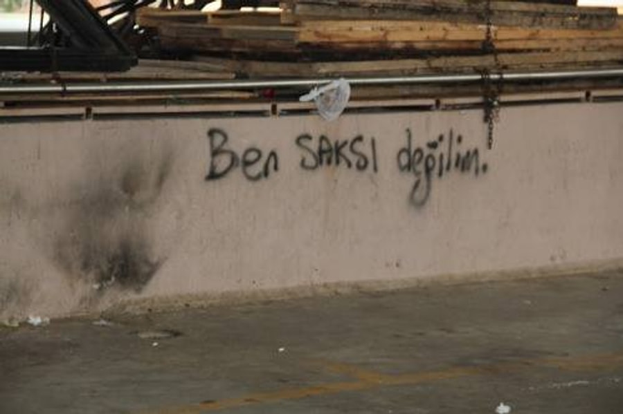 Duvarları Alışık Olmadığımız Şekilde Dile Getirmiş 37 Duvar Yazısı - Onedio