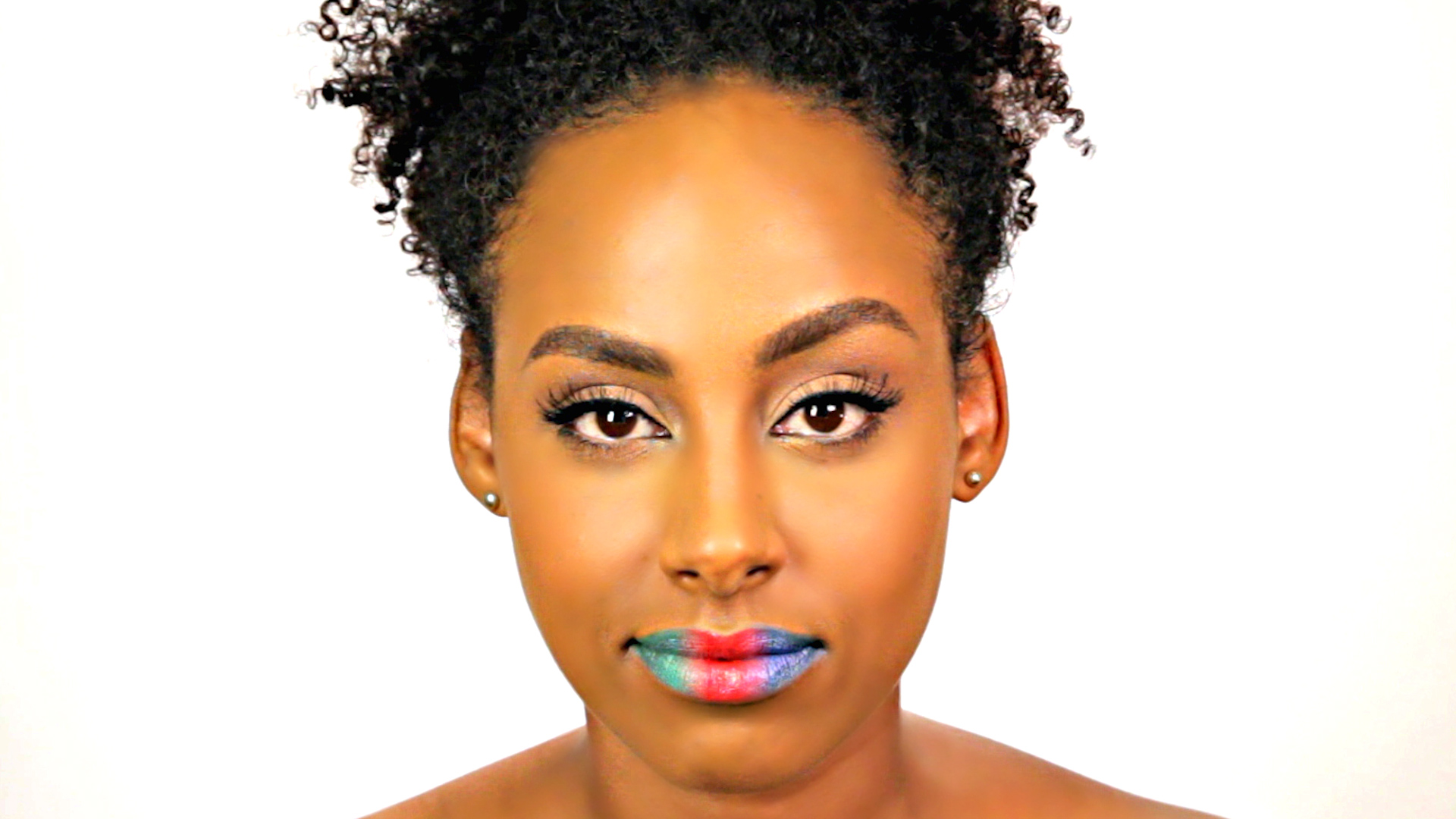 1 Kadın 12 Farklı Ruj Modeli - Onedio