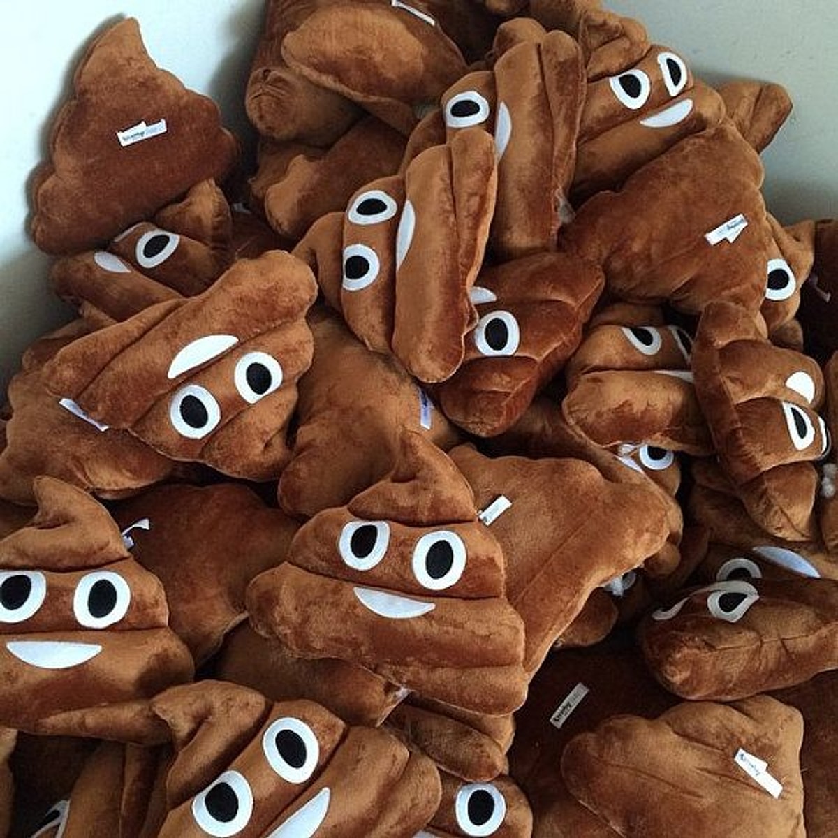 15 Occasions To Use Our Beloved "Smiling Poop" Emoji! - Onedio