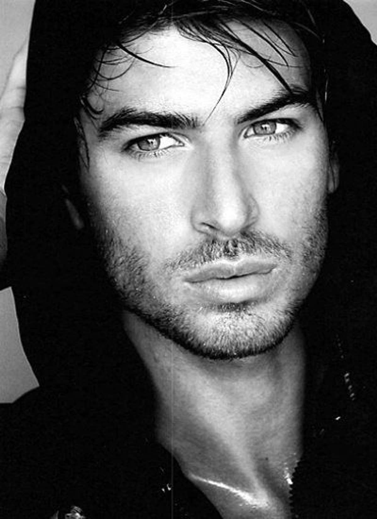 25 Reasons To Stick To A Man With Hooded Eyes - Onedio