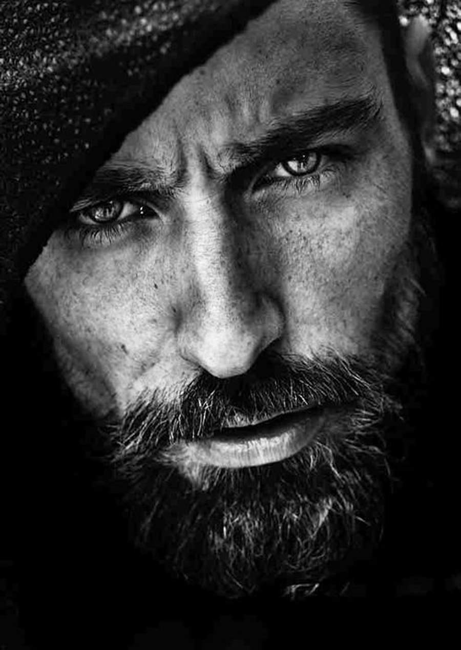25 Reasons To Stick To A Man With Hooded Eyes - Onedio