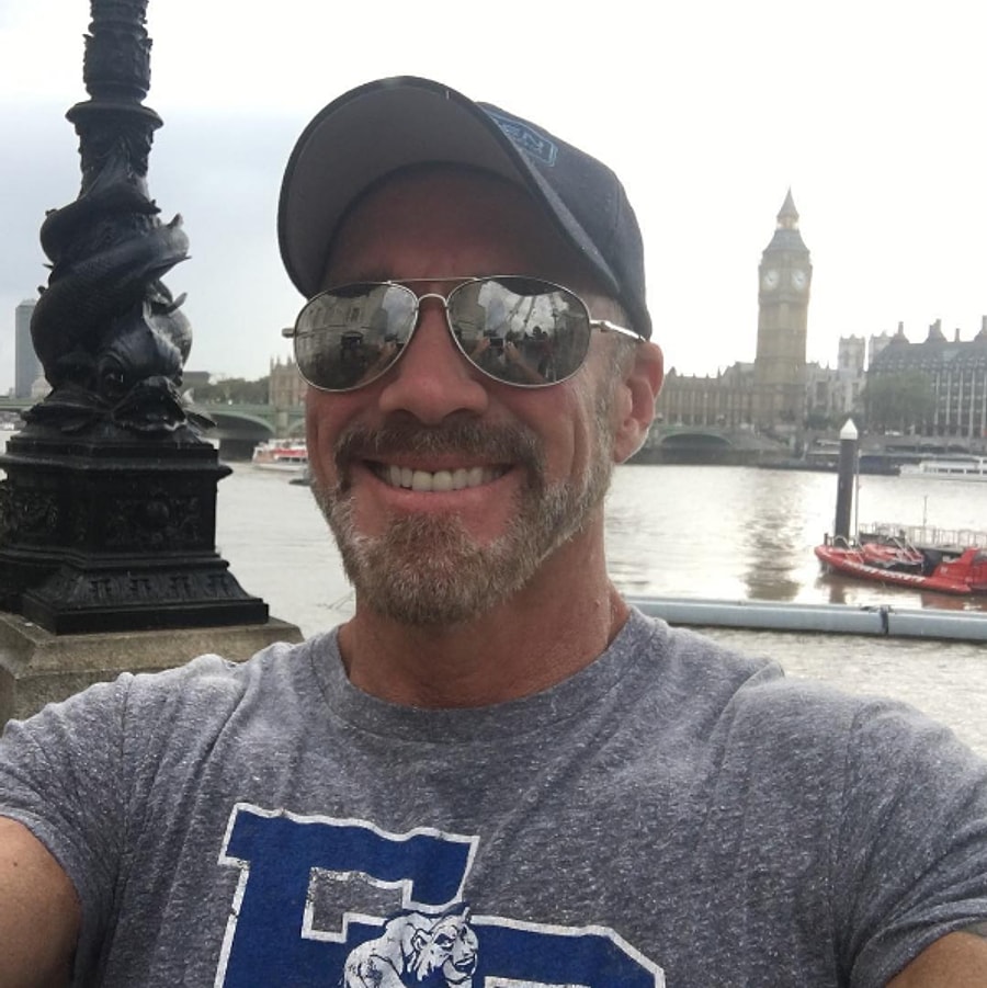 23 Yıllık Gazetecilik Hayatını Geride Bırakıp Eşcinsel Porno Yıldızı ...