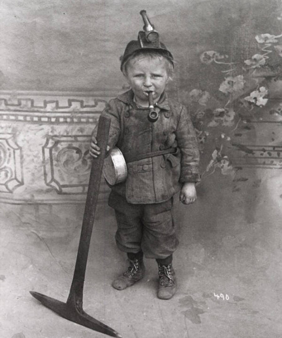 20 Iconic Photos From The 20th Century And The Amazing Stories Behind ...