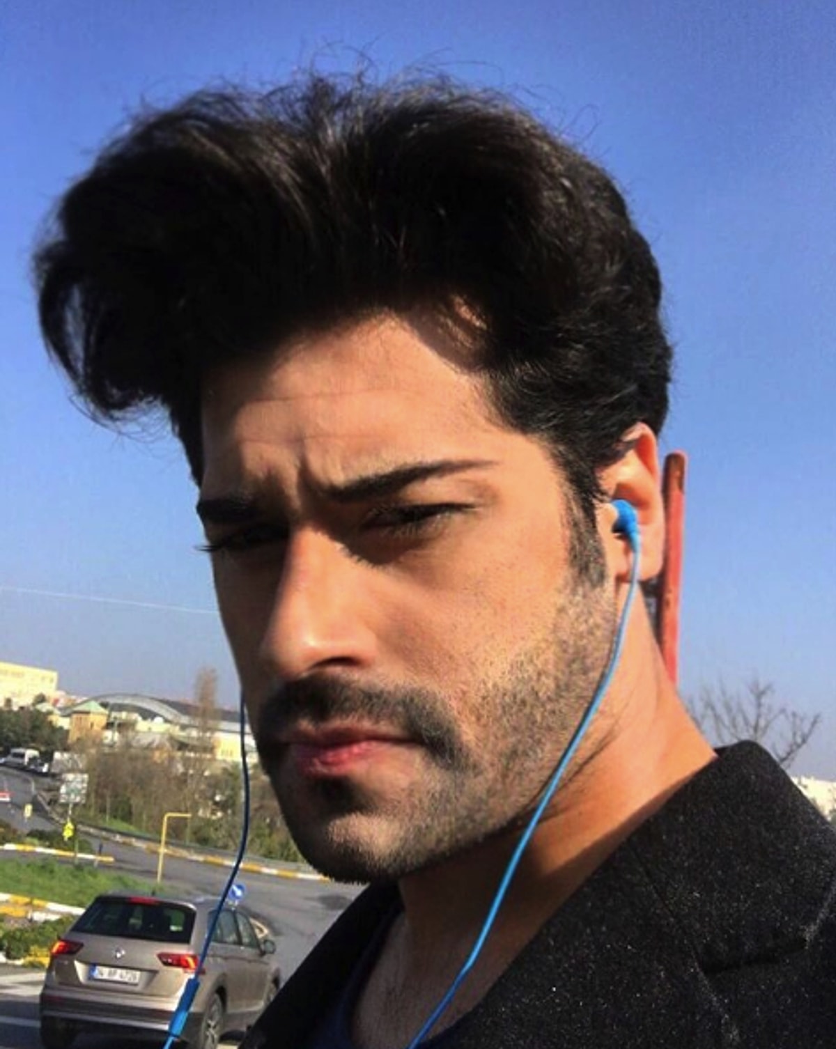 Resmen İkizi! Burak Özçivit'e Olan Benzerliğiyle Görenleri Hayret ...