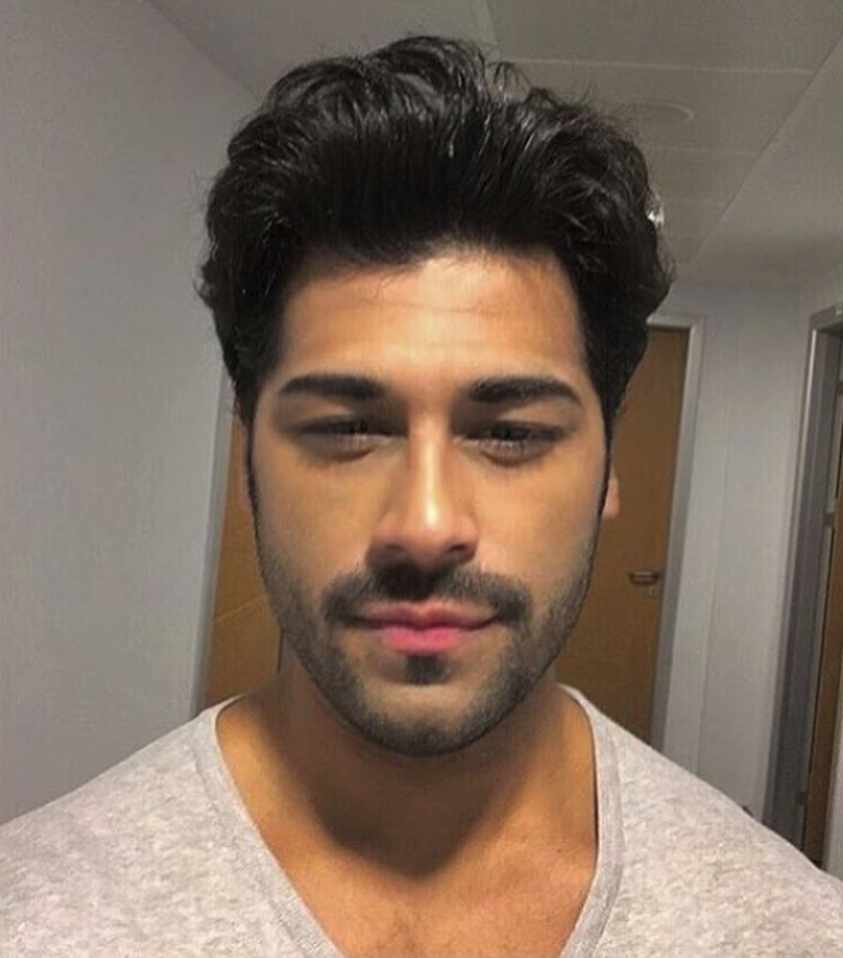 Resmen İkizi! Burak Özçivit'e Olan Benzerliğiyle Görenleri Hayret ...