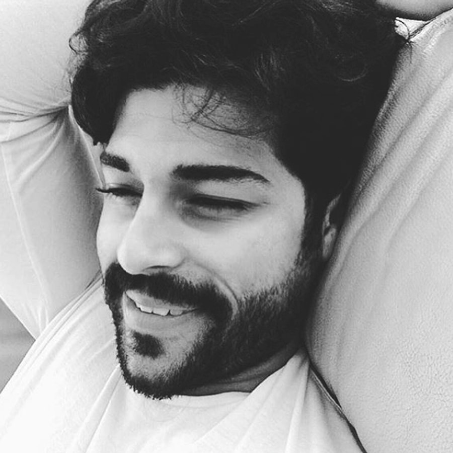 Resmen İkizi! Burak Özçivit'e Olan Benzerliğiyle Görenleri Hayret ...