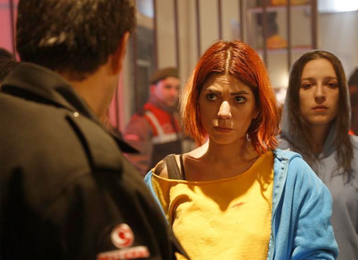 Doğallığıyla Kendine Hayran Bırakan Avlu'nun Asi Kızı Azra'sı Ceren ...