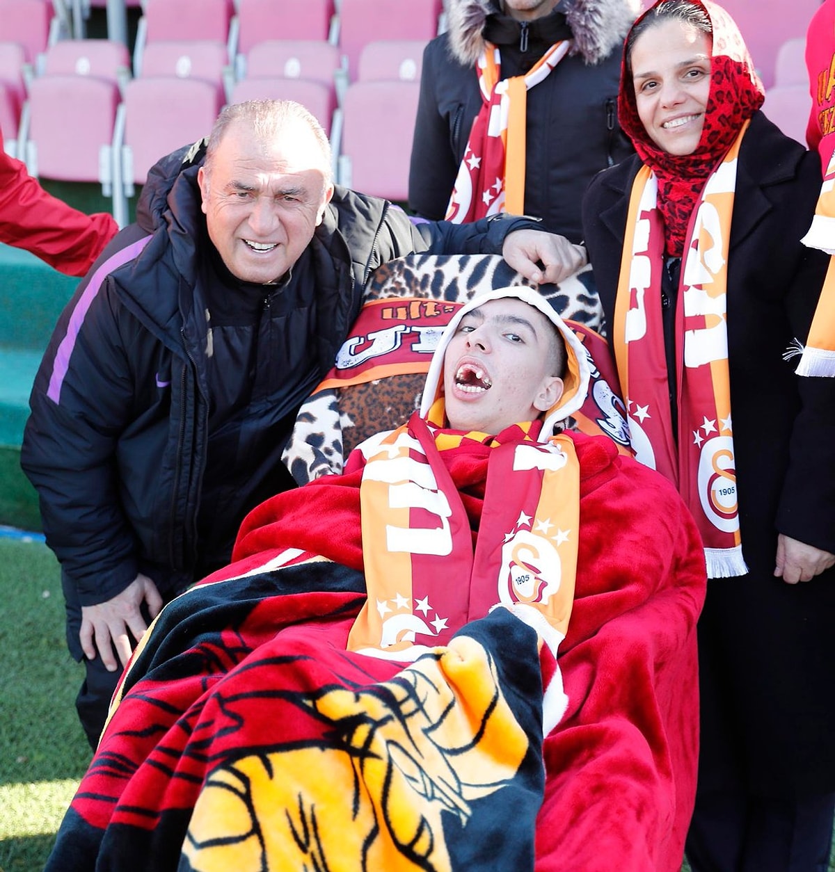 Hastalığı Nedeniyle Yatağa Bağımlı Olarak Yaşayan Velican Öndeş'in ...