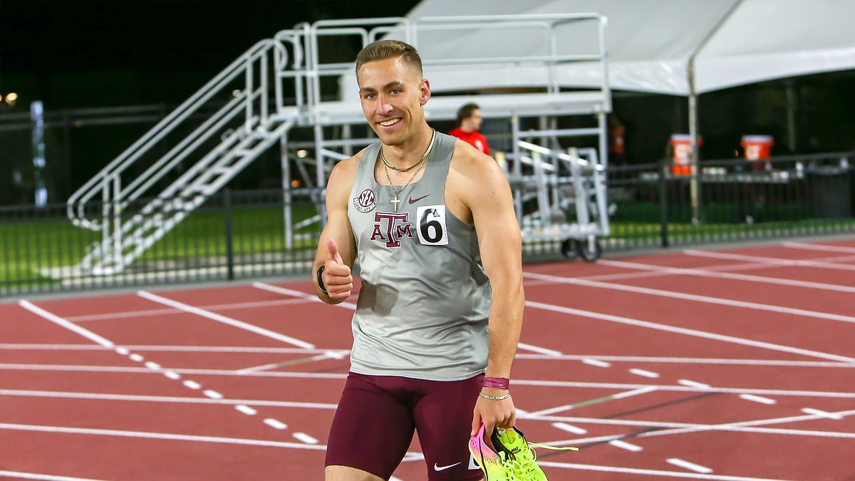 Engelli Koşu Parkurunu 'Superman' Tarzıyla Bitirip Yarışı Kazanan Atlet ...