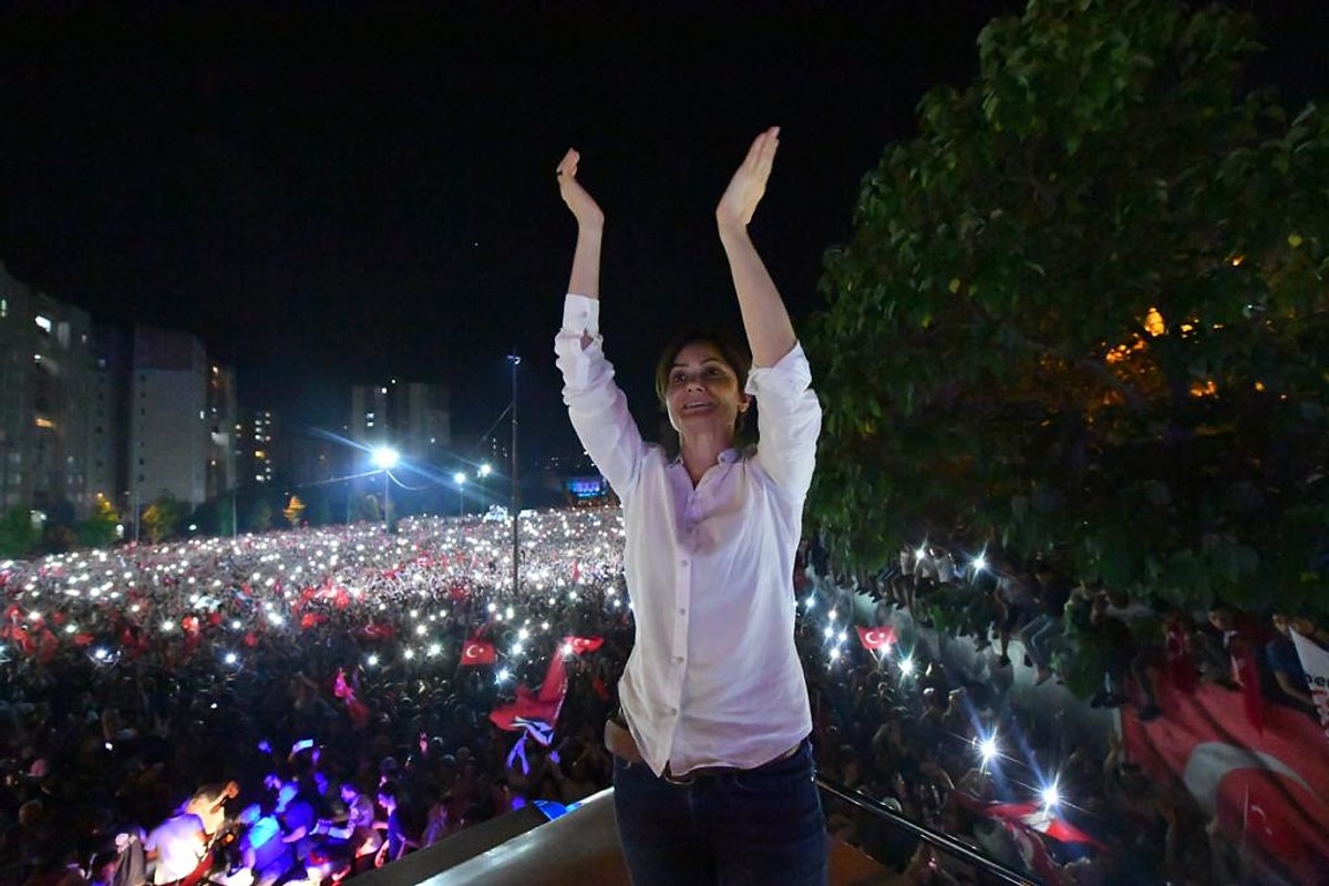 İlk Kez Göreceğiniz Fotoğraflarıyla İşte Genç Canan Kaftancıoğlu - Onedio