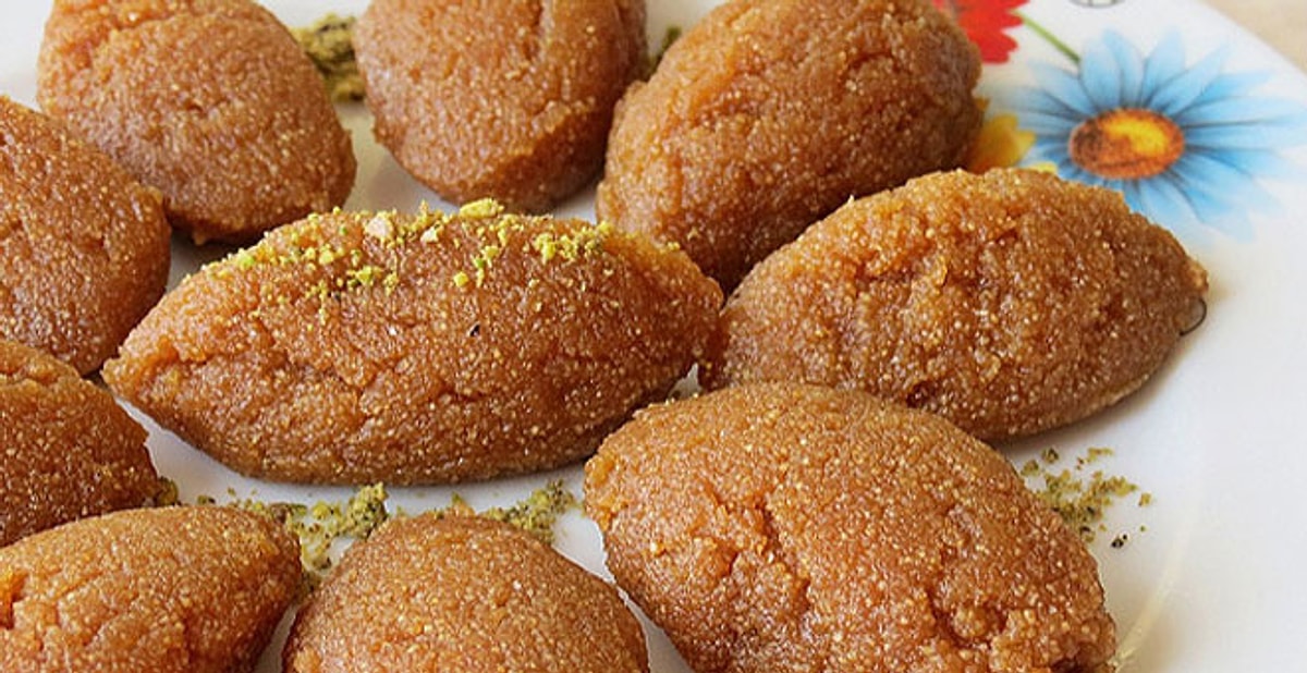 Çaylar Sizden Mis Kokulu Helva Bizden! İrmik Helvası Nasıl Yapılır ...