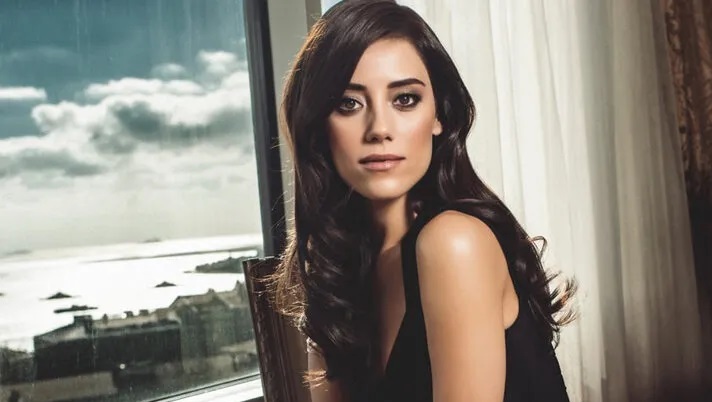 Sadakatsiz'in Yıldızı Cansu Dere 2000 Yılında Miss Turkey'de Tacı Bakın ...