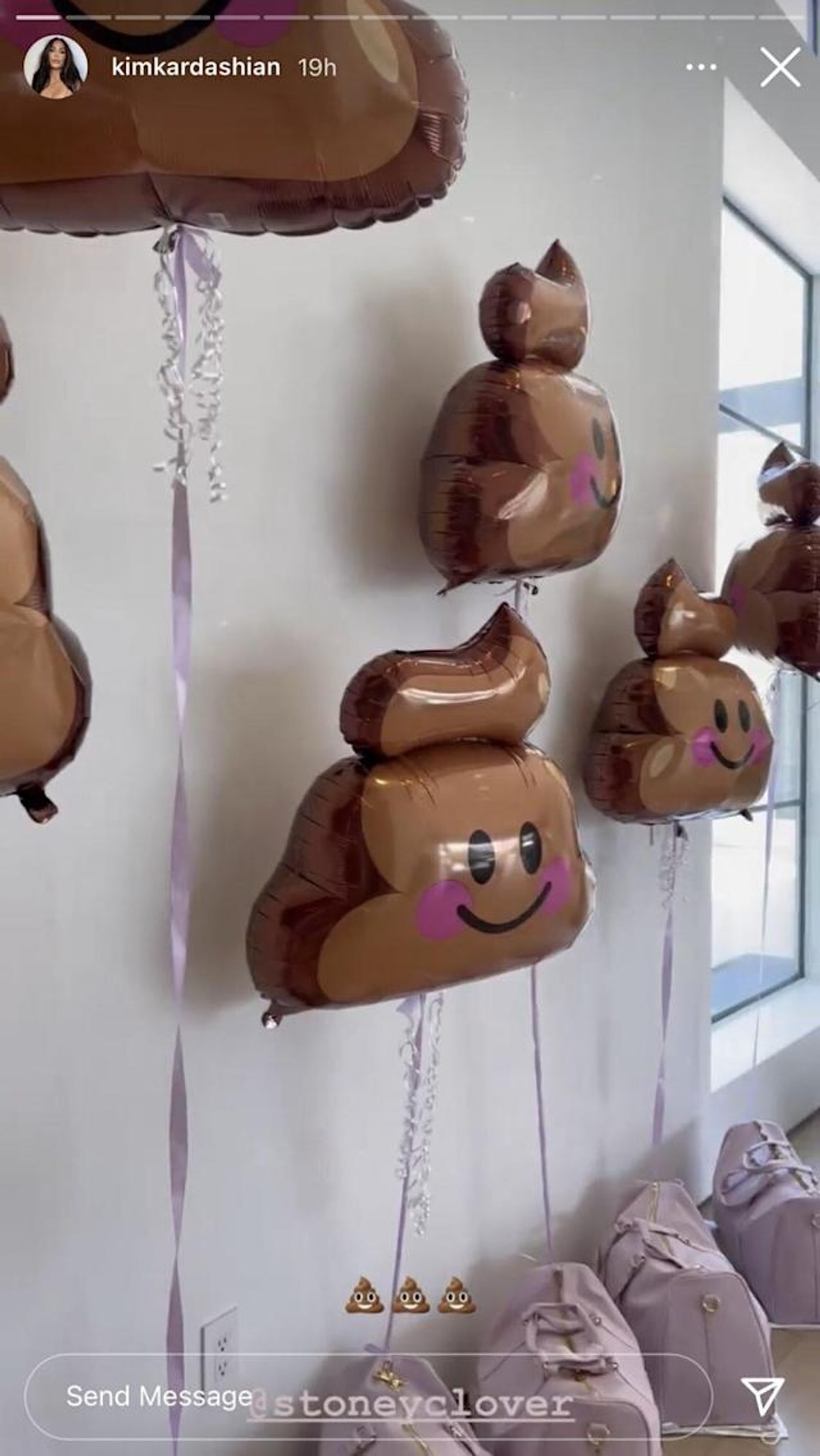 Olaysız Tek Günü Yok! Kim Kardashian Kızı North İçin Kaka Emojisi ...