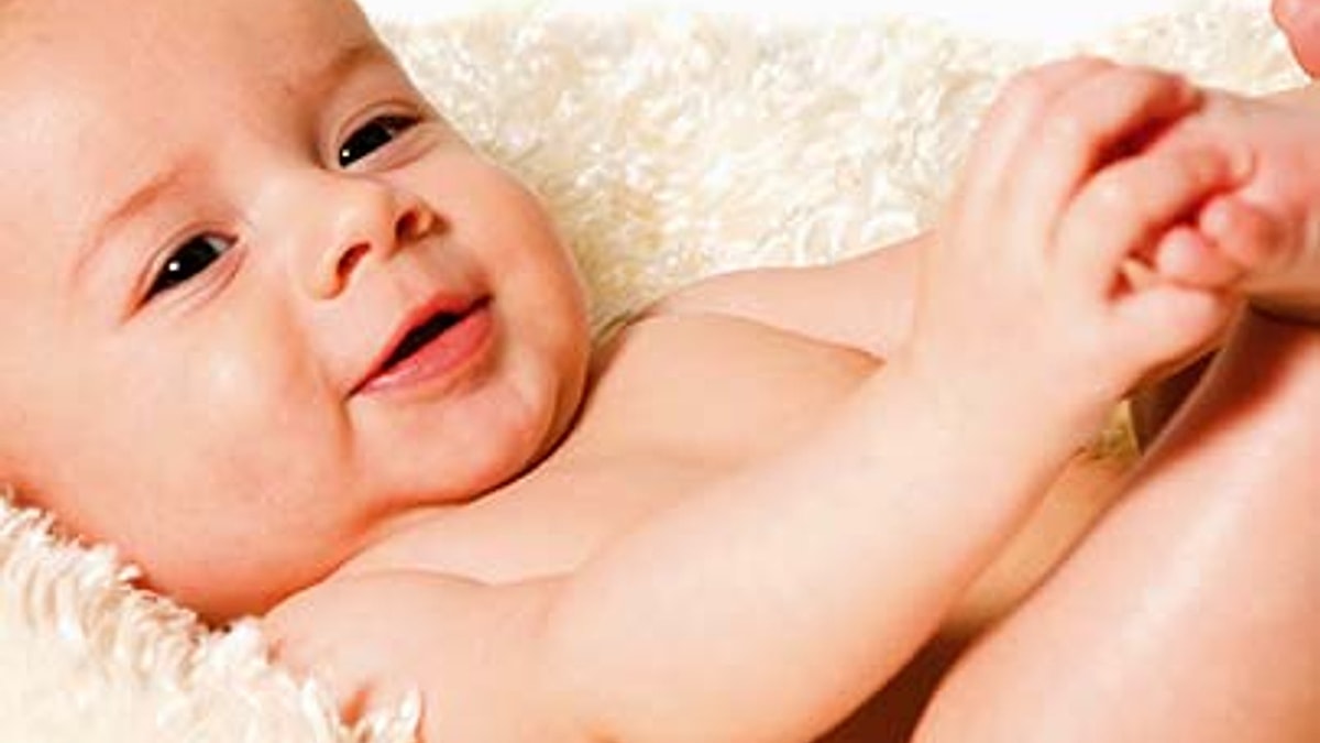 Bebeklerde İsilik Neden Olur, Nasıl Tedavi Edilir? - Onedio