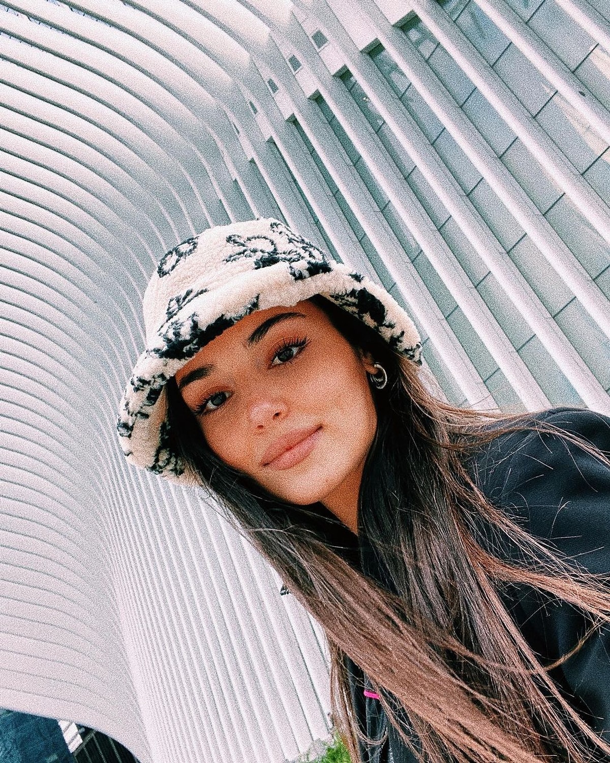 Hande Erçel'in New York Paylaşımı Sosyal Medyaya Bomba Gibi Düştü! - Onedio