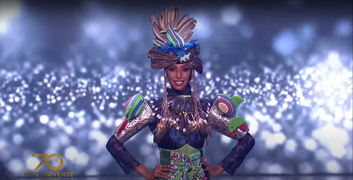 Kainat Güzellik Yarışmasında Geleneksel Kıyafetler - Onedio