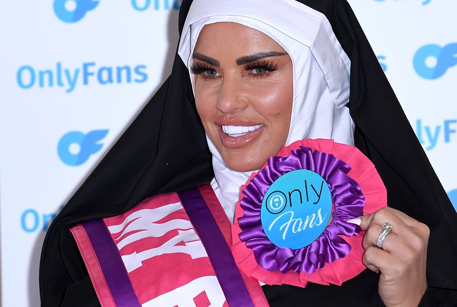 Katie Price Ayaklarının Fotoğraflarını Satıyor - Onedio