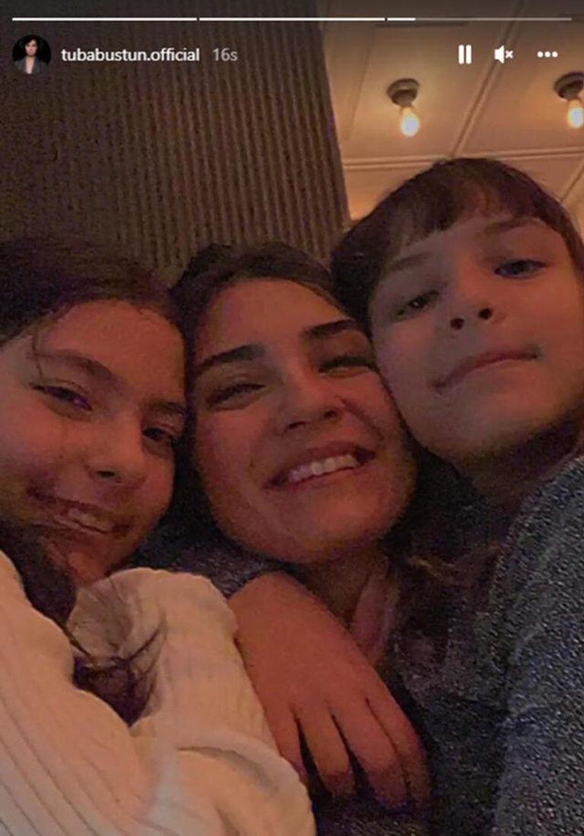 Boyu Kadar Olmuşlar: Tuba Büyüküstün'den İkiz Kızları Toprak ve Maya ...