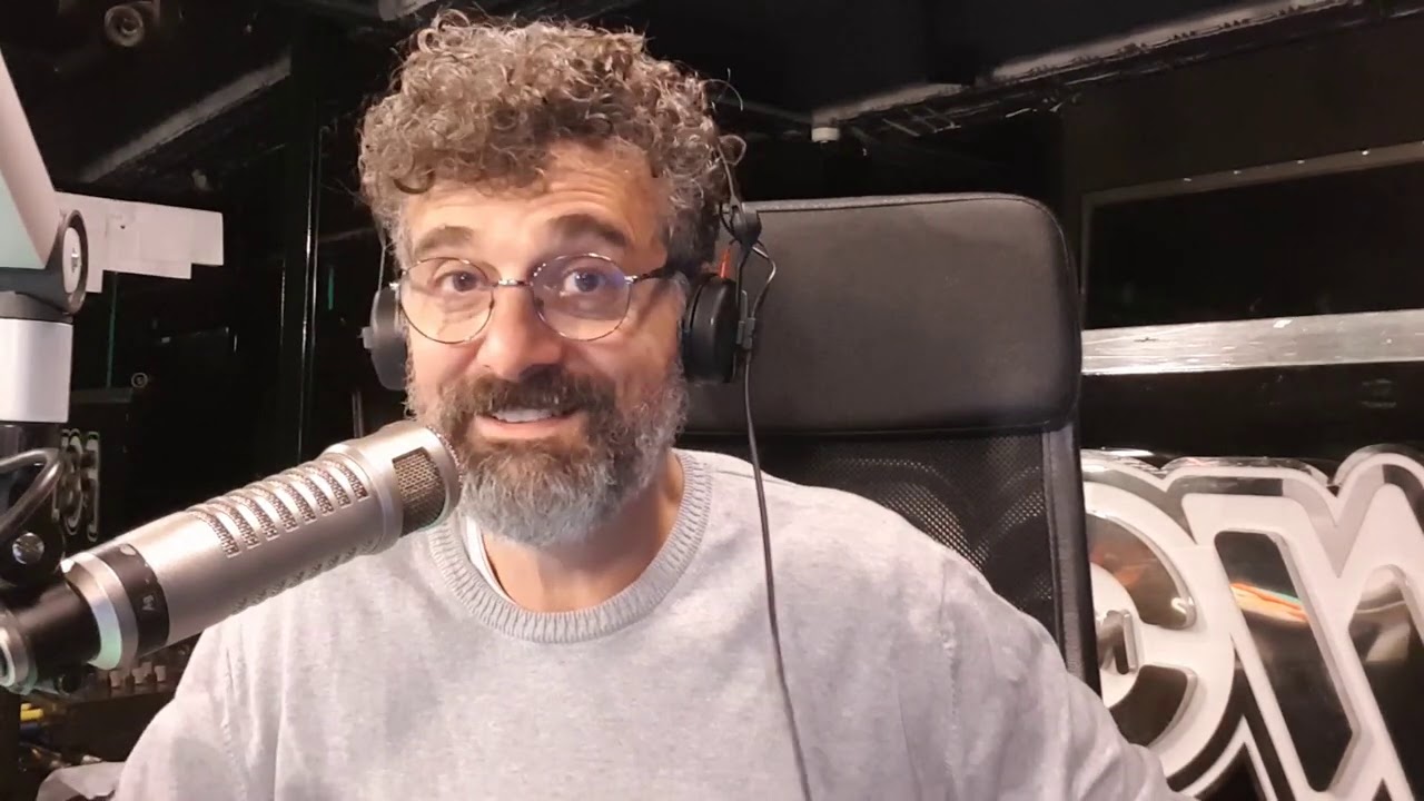 Geveze Kimdir? Radyocu Geveze Kaç Yaşında, Nereli? Gerçek Adı Ne? - Onedio