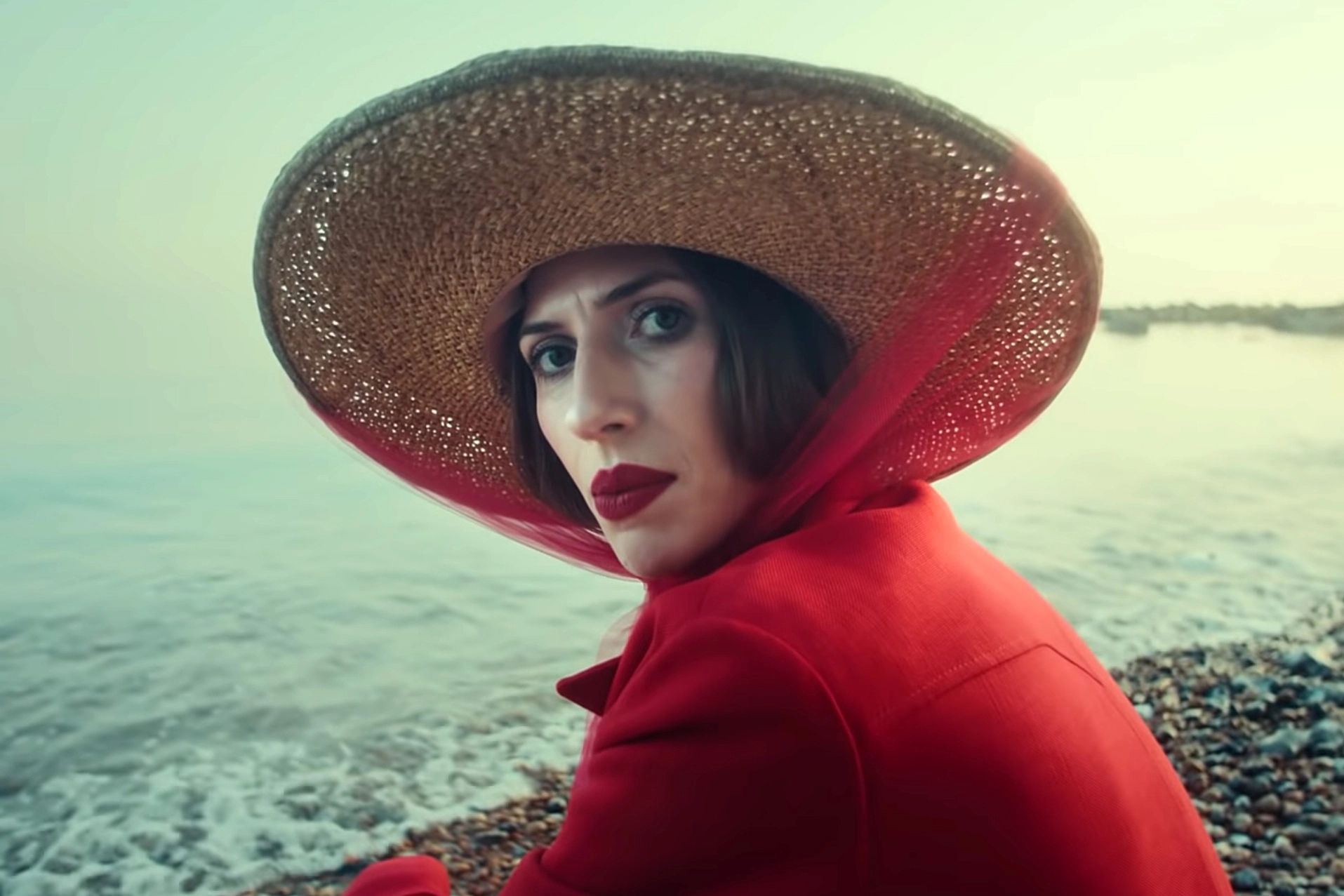 New Zealand Singer/Songwriter Aldous Harding's 2019 Album 'Designer' Is ...
