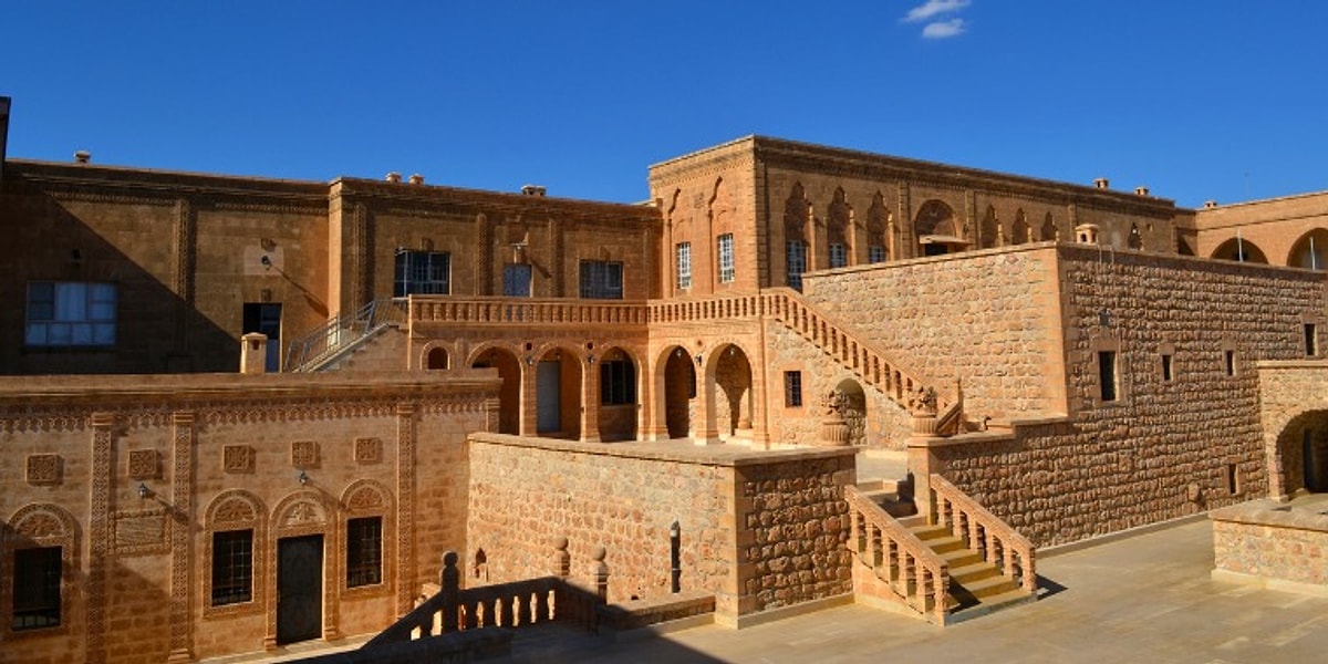 Mardin'de Adeta Canlı Bir Tarih Görünümündeki Manastır: Deyrulzafaran ...