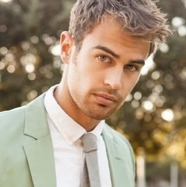 Gözlerin Dudakların Alev Alev! Yakışıklılığı Kadar Başarılı ...