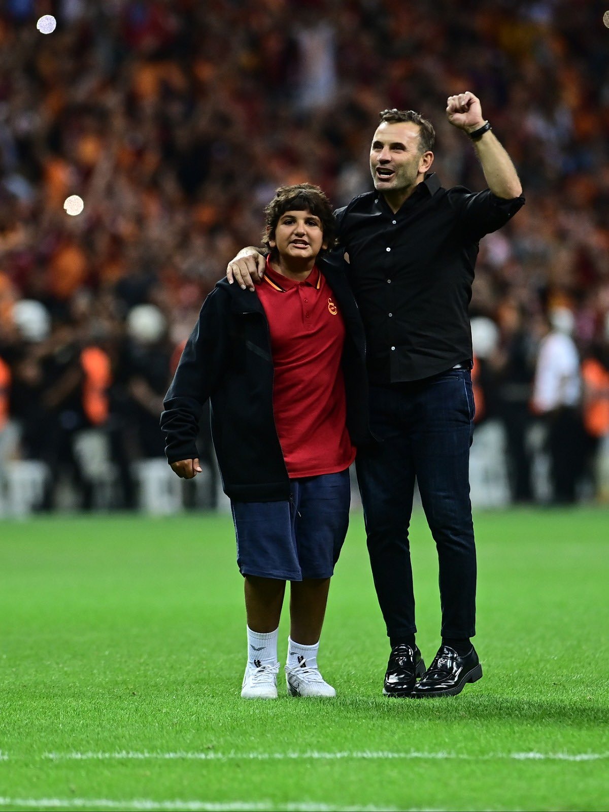 Tedavi Süreci Sonrası Hem Babası Okan Buruk'a Hem de Galatasaray'a Uğur ...