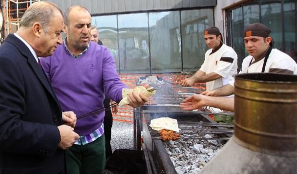 Fatih Terim Netflix Belgeselinde Kebapçı Selahattin Aydoğdu Olayıyla ...