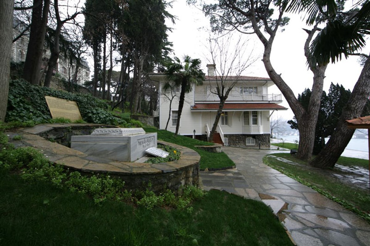 Melankolik Yazar Tevfik Fikret'in Hayatı ve Öldükten Sonra Sergilenmeye ...