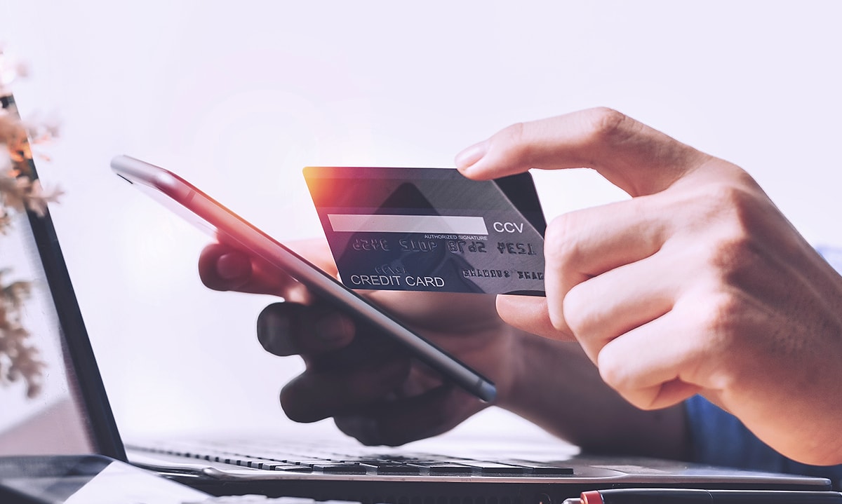 Kredi Kartlarının Arkasında Yer Alan Kart Güvenlik Kodu (CVC ve CVV) Nedir? - Onedio