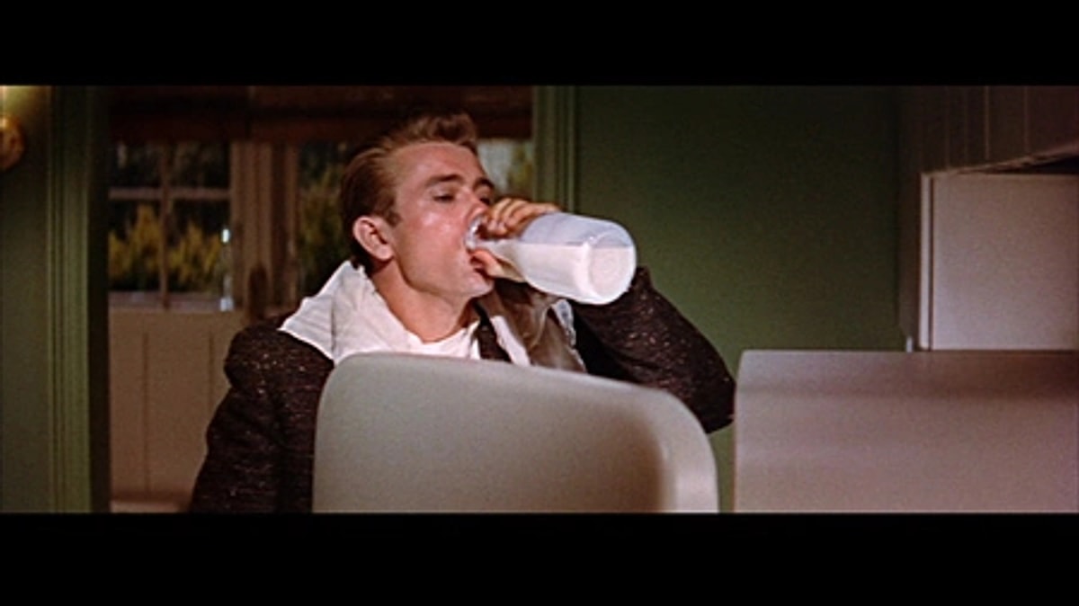 Masumiyetin Sembolü Sütün Filmlerdeki Anlamı - Onedio