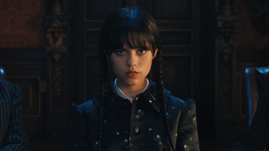 Wednesday Dizisiyle Orijinal Filmin Ortak Yönleri - Onedio