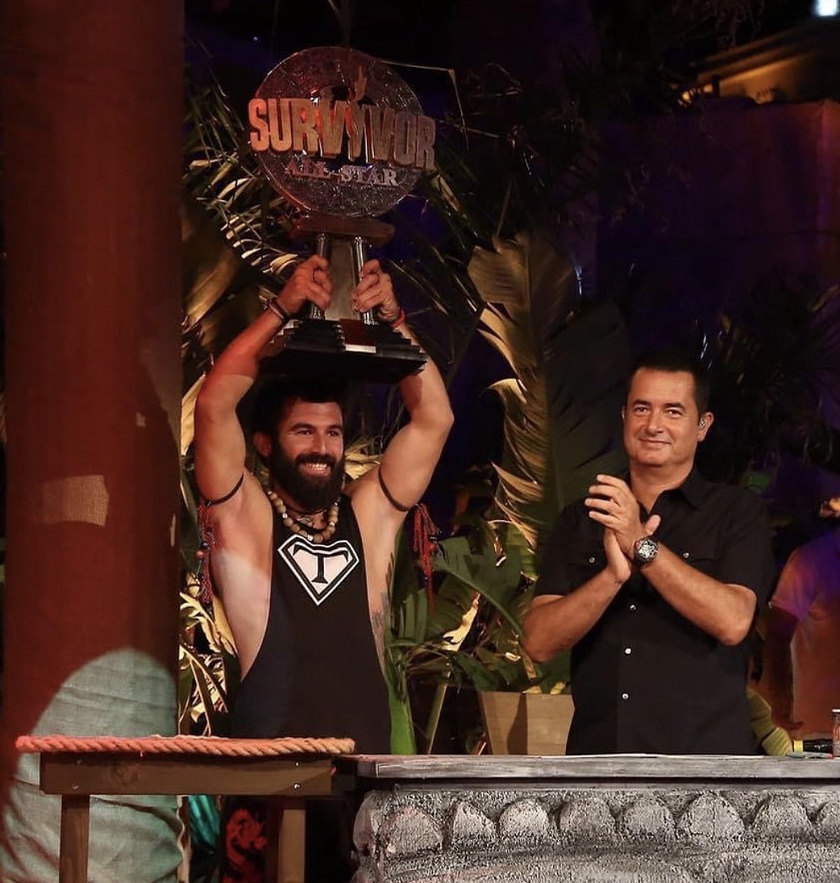 Turabi'nin Çıplak Kadınla Paylaştığı Fotoğraf - Onedio