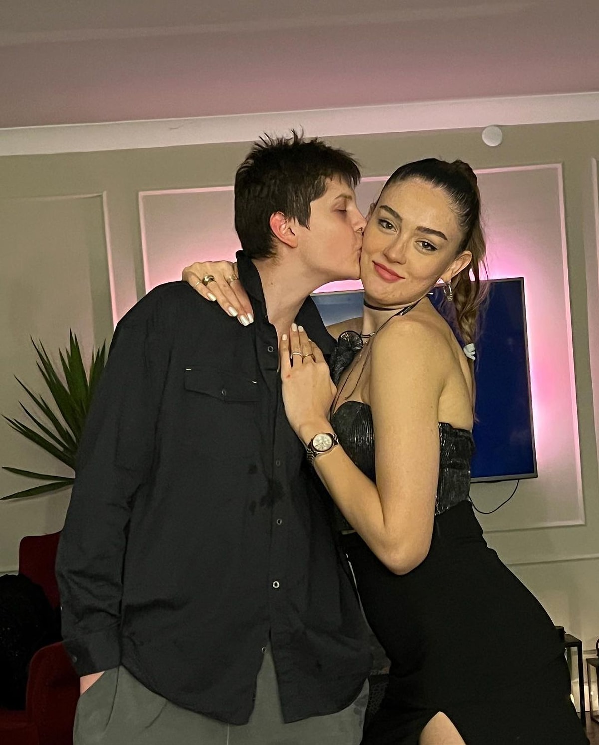 Ebrar Karakurt ve Zehra Güneş'in Voleybolcularla Düzenlediği Yılbaşı Partisi Gözlerinizden ...