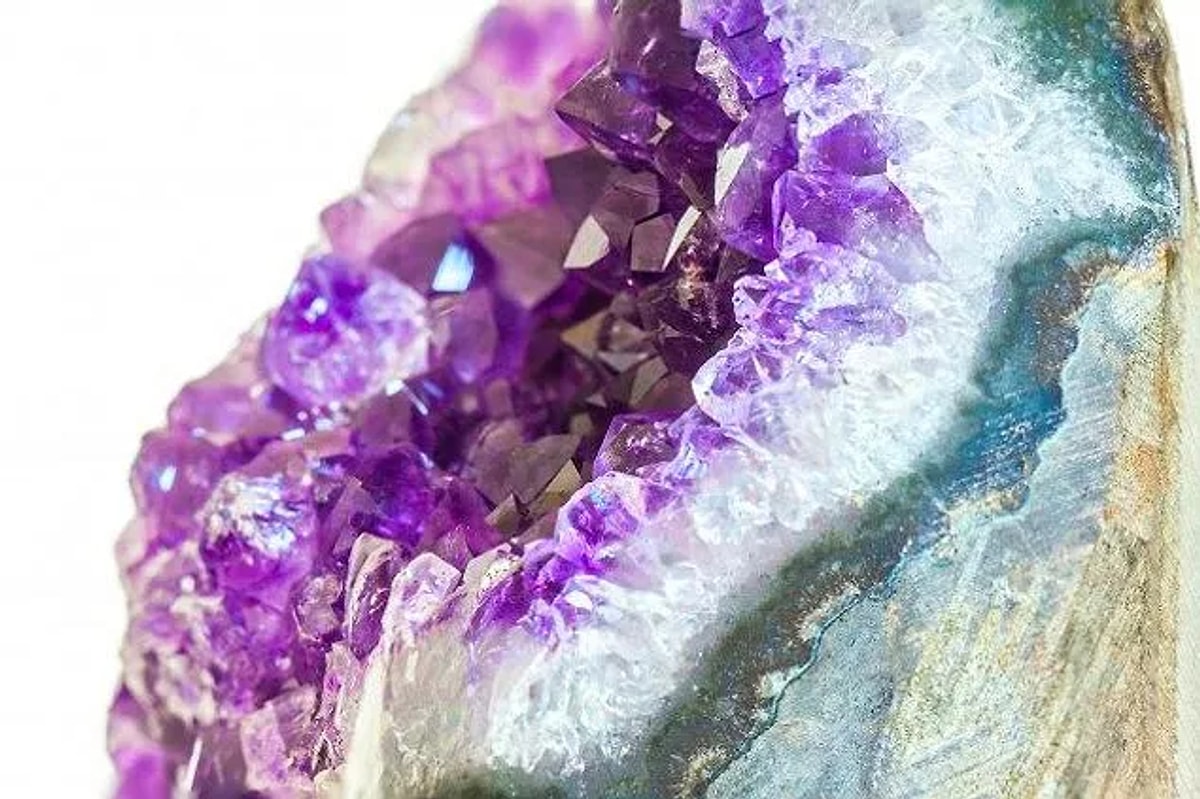 The Many Benefits of Amethyst: From Love to Spiritual Healing - Onedio