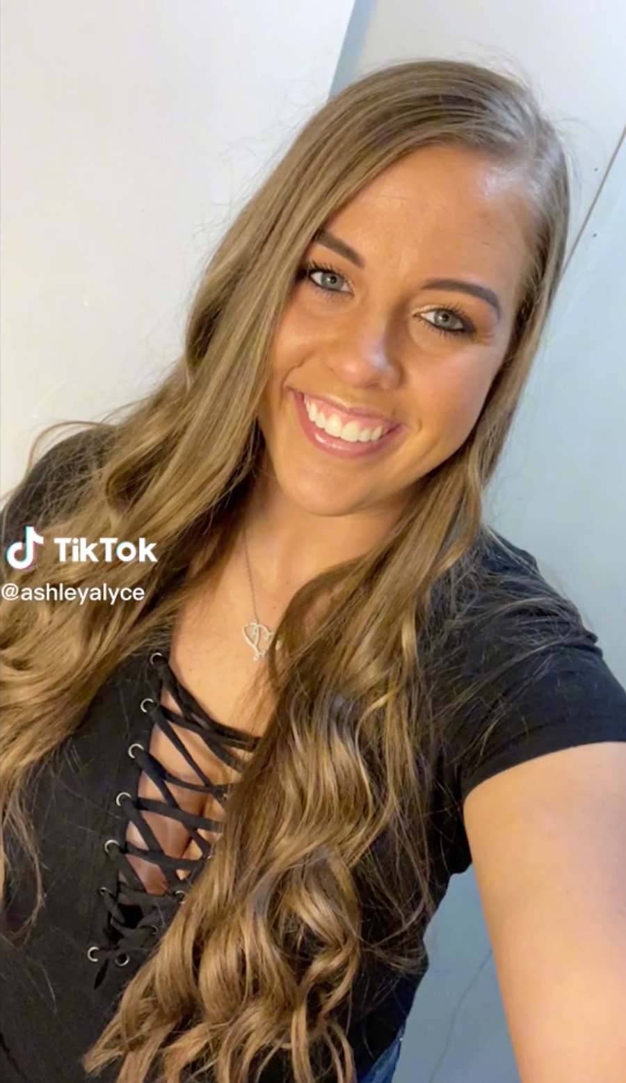 TikTok'ta Rastgele Tanıştığı Birisi ile Tatile Gidip Nişanlanan Kadın ...