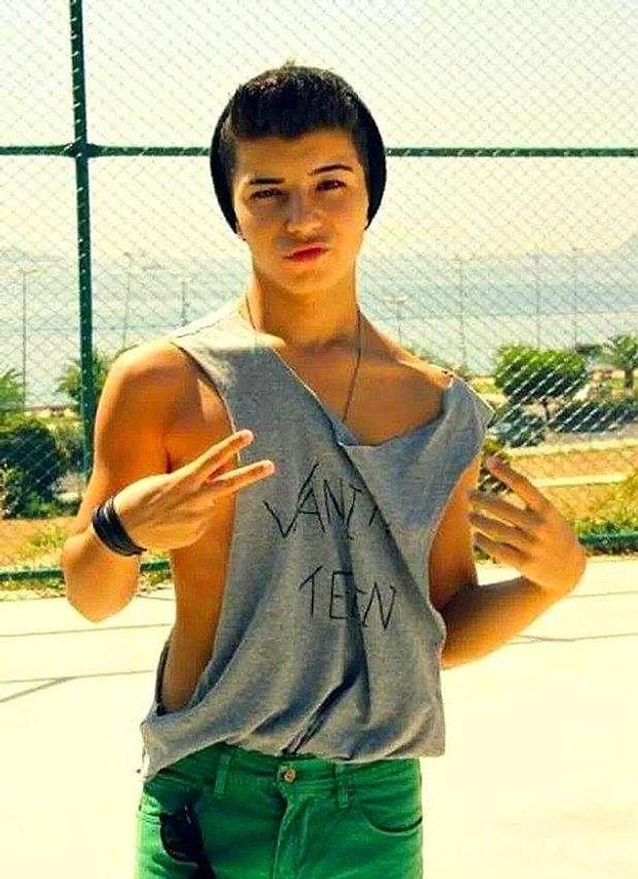 Cinsiyet Geçiş Operasyonundan Sonra Mesaj İfşalarıyla Tanınan Beren ...