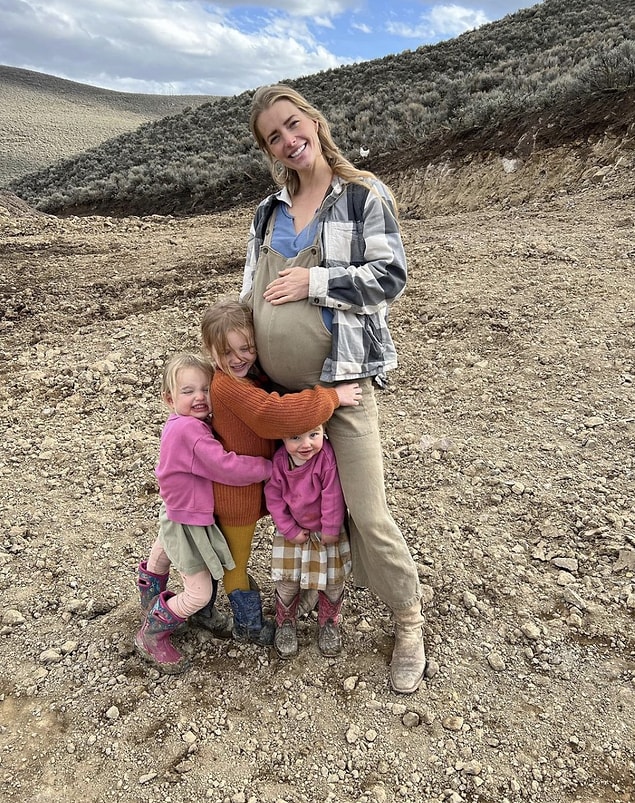 Yedi Çocukları ile Çiftlikte Yaşarken Gören Herkesi Hasetinden Çatlatan ...