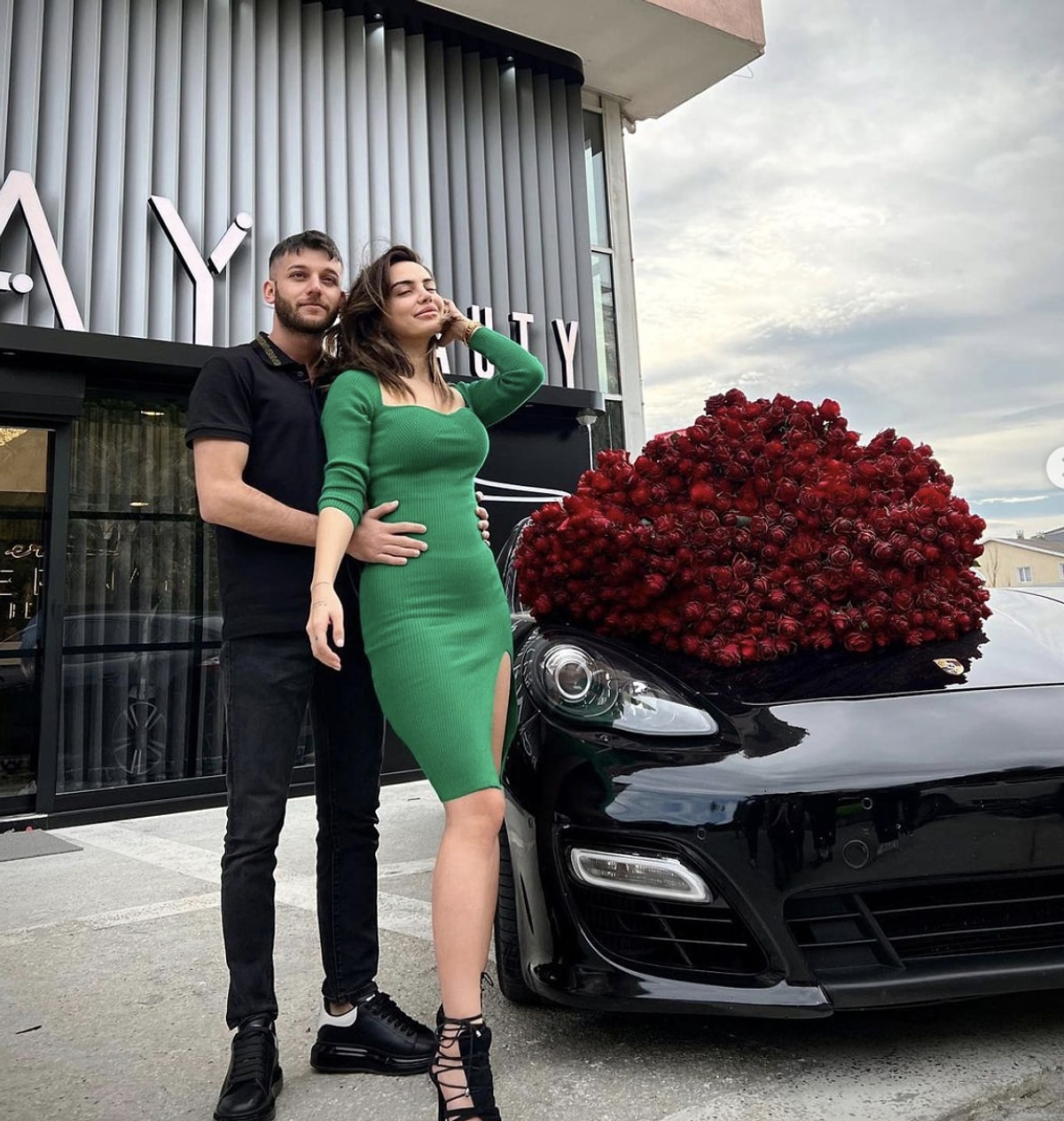 Ece Ronay'dan Takipçisine Çirkin Cevap! - Onedio