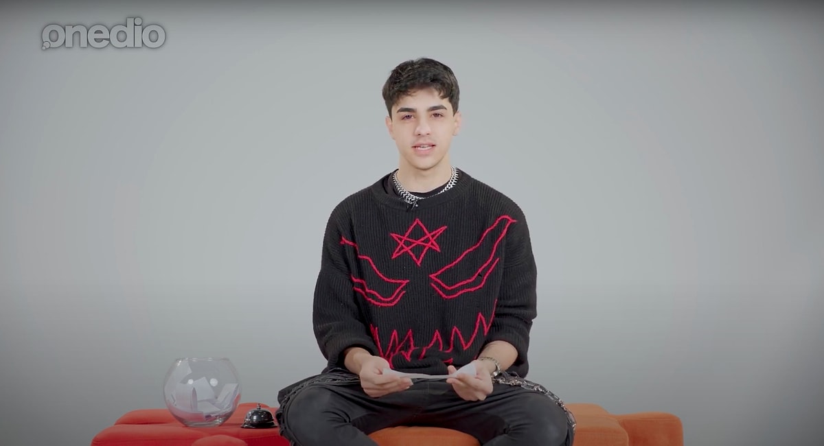 Özgür Deniz Cellat Sosyal Medya Soruları - Onedio