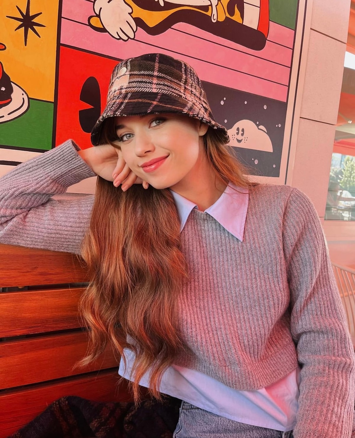 Afra Saraçoğlu Güzelliğini Annesinden Almış - Onedio