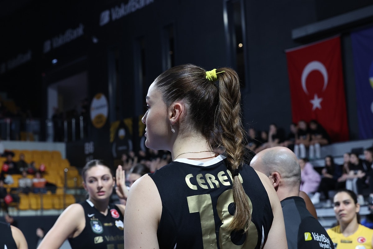 Zehra Güneş'in Maça Depremde Kaybettiğimiz Voleybolcu Ceren'in ...