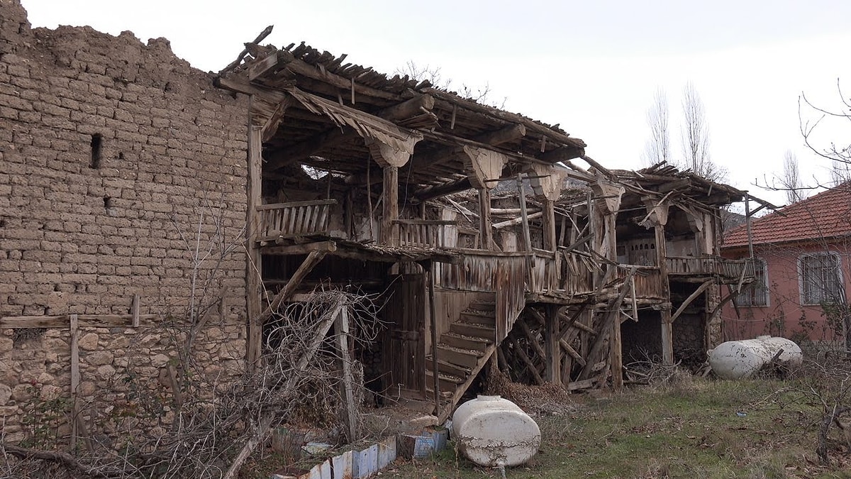 Zerda Dizisindeki Tarihi Konak Depremde Yıkıldı - Onedio