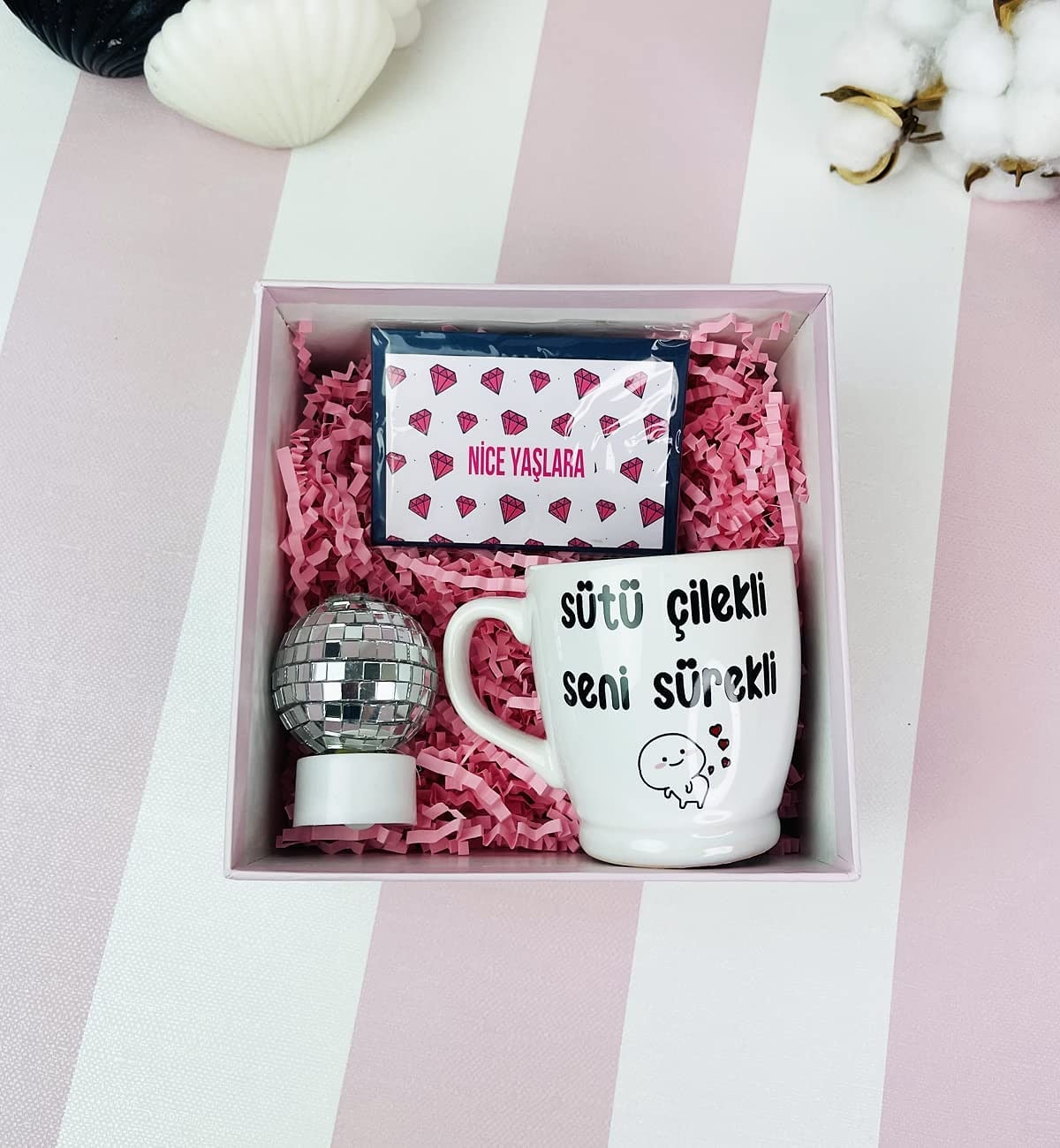 Kadınları Mutlu Edecek En İyi Hediye Önerileri - Onedio