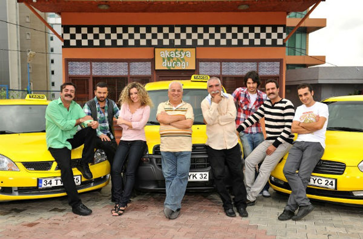 Akasya Durağı Karakterlerinin Tuttuğu Partilerin Analizini Yapan ...