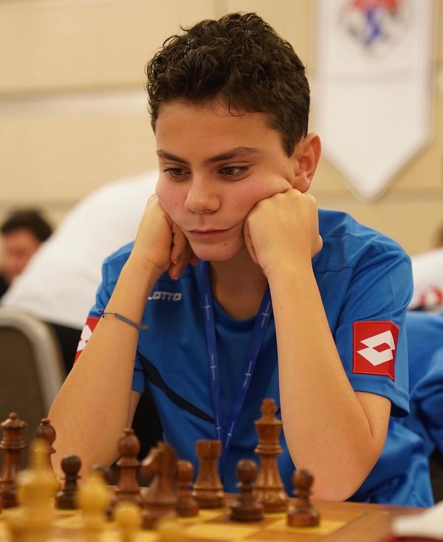 Satrançta İkinci Kez "Büyük Usta" Normunu Alan 14 Yaşındaki Ediz Gürel ...