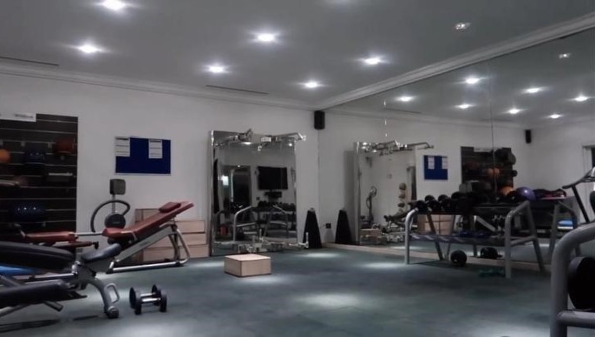 Emmanuel Adebayor'un Evi ve Araba Koleksiyonu - Onedio