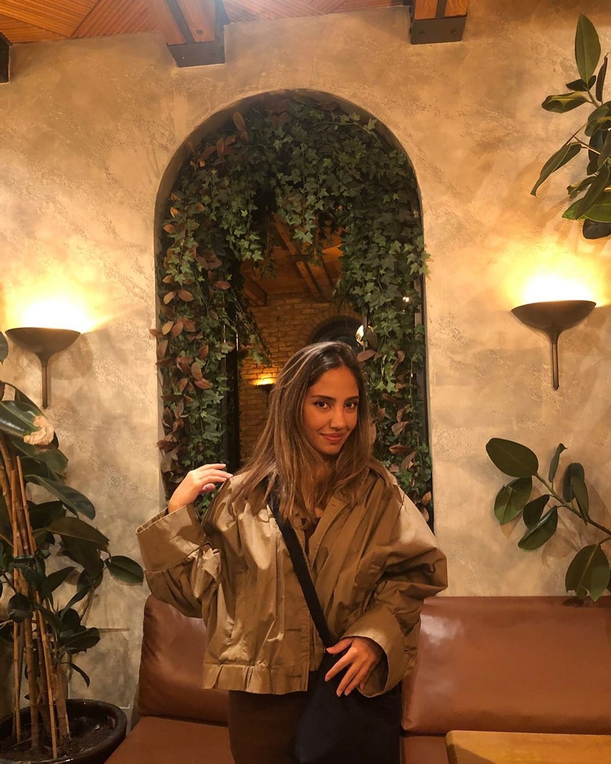 Kullandığı Sivilce Jeli Yüzünden Ağlayarak Acillik Olan Fenomen Tuğba ...