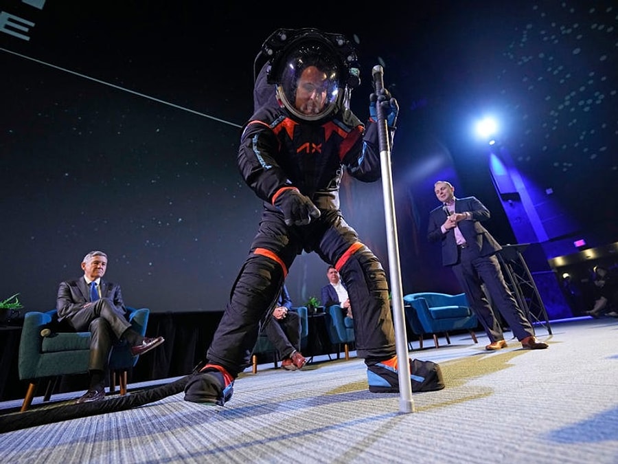 NASA'nın Yeni Uzay Kıyafetleri Neden Beyaz Değil? - Onedio